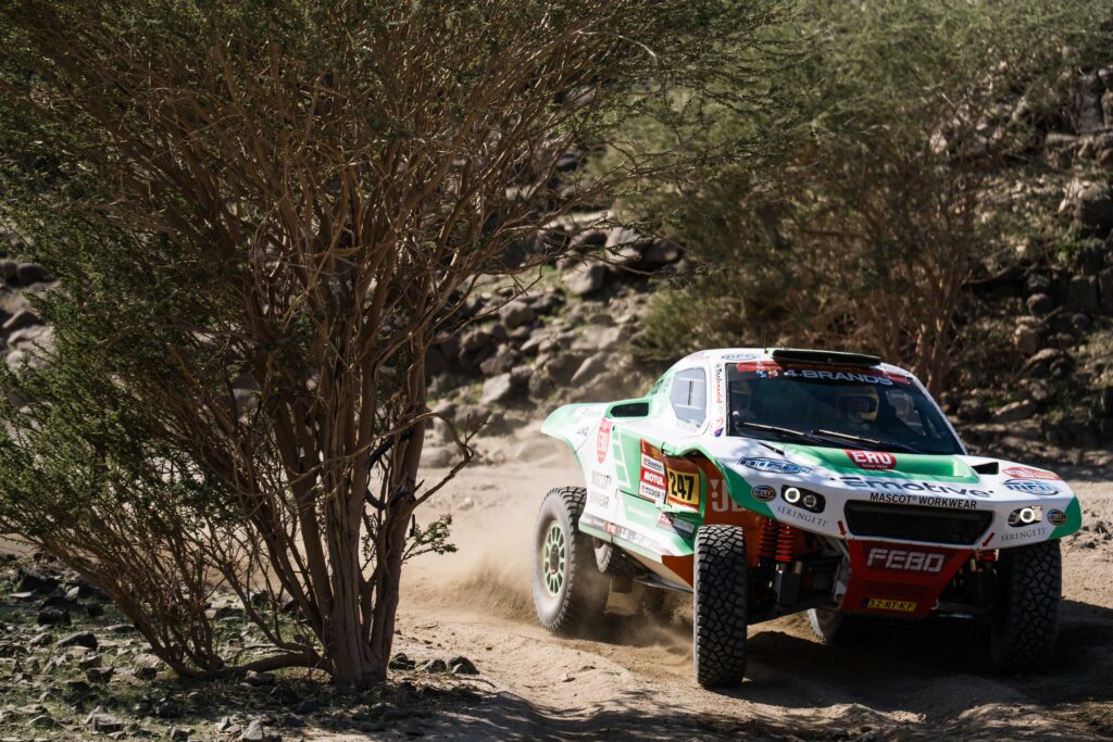 Stuurprobleem kan Tim en Tom Coronel niet stoppen in eerste etappe ...