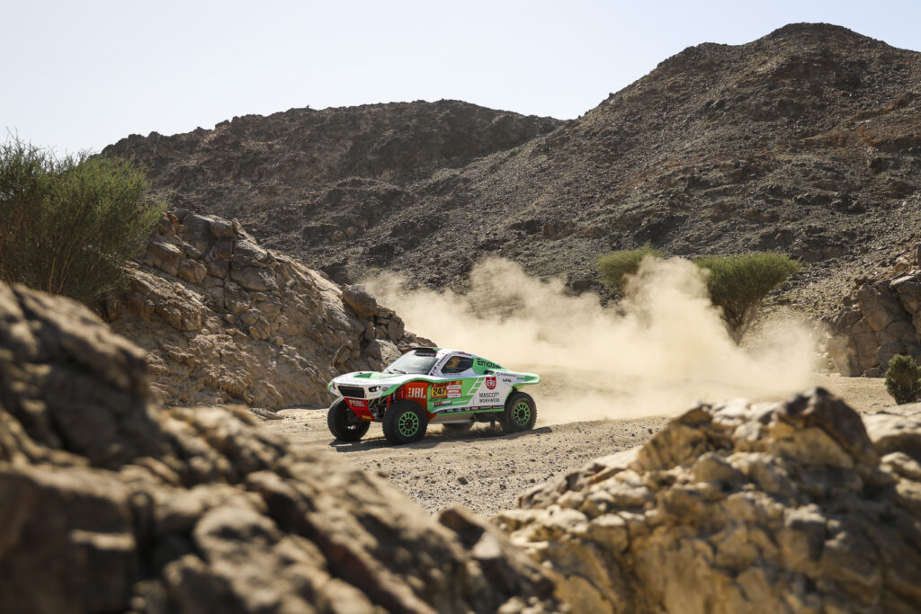 Stuurprobleem kan Tim en Tom Coronel niet stoppen in eerste etappe ...